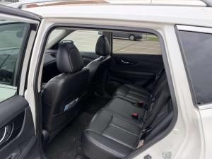 White Nissan Rogue 2017 in Gargzdai, with an engine capacity of 2.50 L and mileage of 159 thousand km for 9500 €, photo 13 on AUTOMOTO.COM.LV