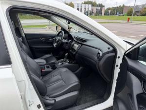 White Nissan Rogue 2017 in Gargzdai, with an engine capacity of 2.50 L and mileage of 159 thousand km for 9500 €, photo 16 on AUTOMOTO.COM.LV