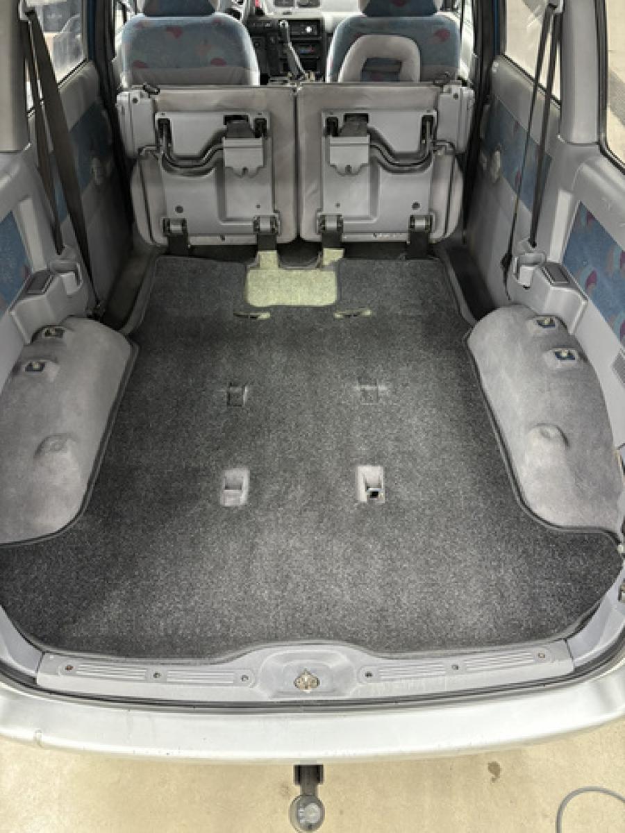 Zils Nissan Serena 1999 Tallina, ar dzinēja tilpumu 1.60 L un nobraukumu 205 tūkst. km par 3900 €, foto 8 vietnē AUTOMOTO.COM.LV