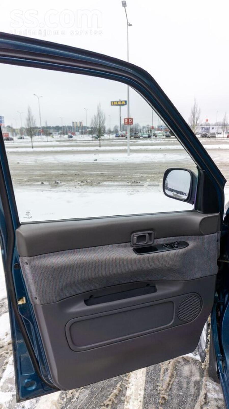 Zils Nissan Serena 1995 Rīga, ar dzinēja tilpumu 2.30 L un nobraukumu 242 tūkst. km par 5990 €, foto 20 vietnē AUTOMOTO.COM.LV