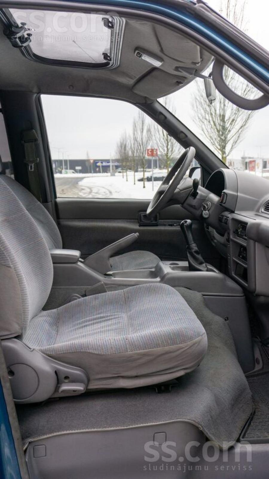Zils Nissan Serena 1995 Rīga, ar dzinēja tilpumu 2.30 L un nobraukumu 242 tūkst. km par 5990 €, foto 23 vietnē AUTOMOTO.COM.LV