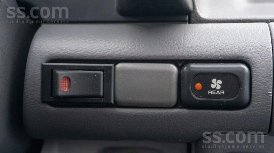 Zils Nissan Serena 1995 Rīga, ar dzinēja tilpumu 2.30 L un nobraukumu 242 tūkst. km par 5990 €, foto 17 vietnē AUTOMOTO.COM.LV