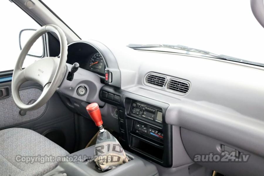 Blue Nissan Serena 1995 in Tallinn, with an engine capacity of 1.60 L and mileage of 248 thousand km for 1499 €, photo 5 on AUTOMOTO.COM.LV