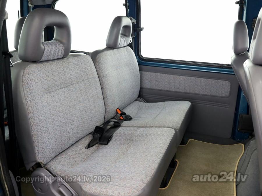 Blue Nissan Serena 1995 in Tallinn, with an engine capacity of 1.60 L and mileage of 248 thousand km for 1499 €, photo 7 on AUTOMOTO.COM.LV