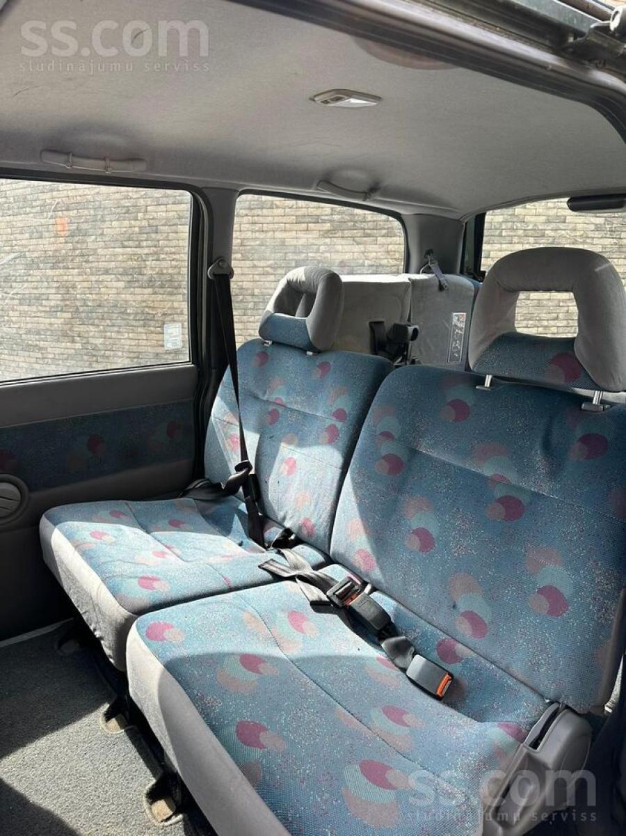 Zaļš Nissan Serena 2000 Rīga, ar dzinēja tilpumu 1.60 L un nobraukumu 150 tūkst. km par 1200 €, foto 1 vietnē AUTOMOTO.COM.LV