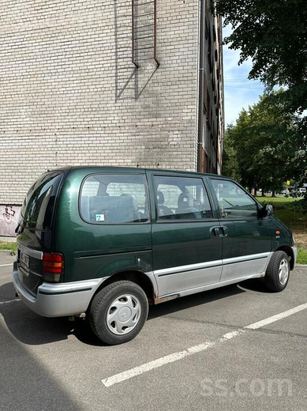Zaļš Nissan Serena 2000 Rīga, ar dzinēja tilpumu 1.60 L un nobraukumu 150 tūkst. km par 1200 €, foto 2 vietnē AUTOMOTO.COM.LV