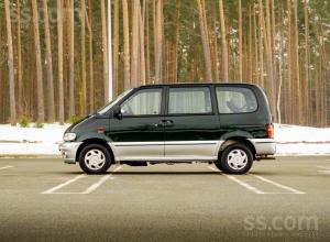 Green Nissan Serena 2000 in Riga, with an engine capacity of 1.60 L and mileage of 150 thousand km for 3990 €, photo 5 on AUTOMOTO.COM.LV