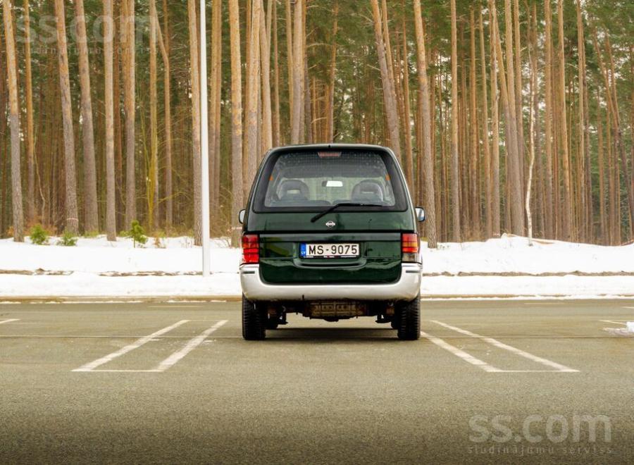 Green Nissan Serena 2000 in Riga, with an engine capacity of 1.60 L and mileage of 150 thousand km for 3990 €, photo 7 on AUTOMOTO.COM.LV