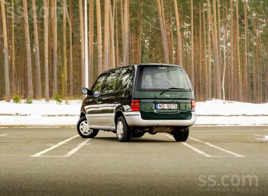 Green Nissan Serena 2000 in Riga, with an engine capacity of 1.60 L and mileage of 150 thousand km for 3990 €, photo 8 on AUTOMOTO.COM.LV