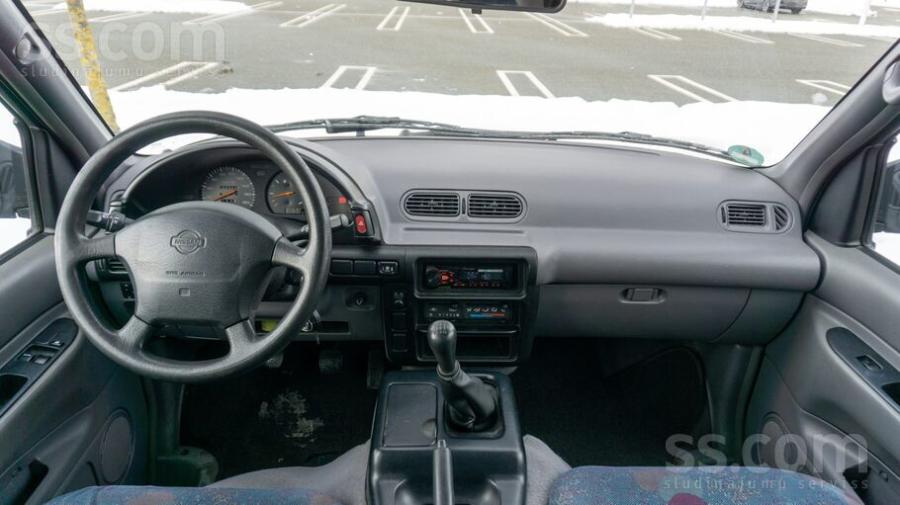 Green Nissan Serena 2000 in Riga, with an engine capacity of 1.60 L and mileage of 150 thousand km for 3990 €, photo 12 on AUTOMOTO.COM.LV