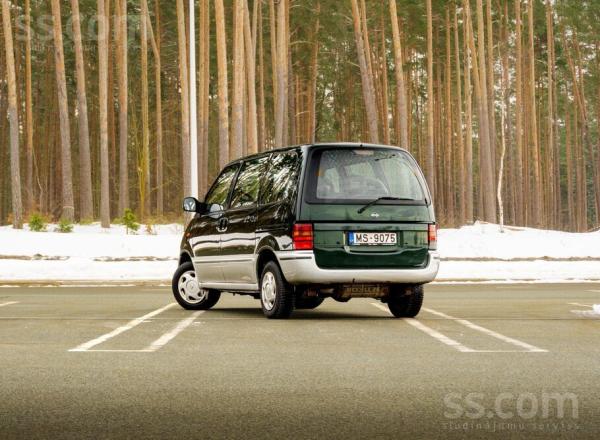 Zaļš Nissan Serena 2000 Rīga, ar dzinēja tilpumu 1.60 L un nobraukumu 150 tūkst. km par 3591 €, foto 7 vietnē AUTOMOTO.COM.LV