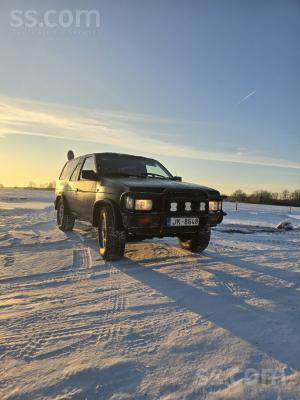 Melns Nissan Terrano 1989 Ventspils, ar dzinēja tilpumu 2.70 L un nobraukumu 451 tūkst. km par 3850 €, foto 2 vietnē AUTOMOTO.COM.LV