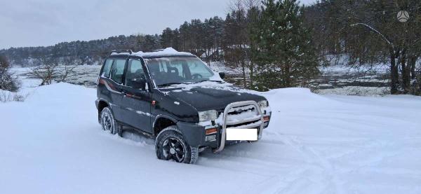 Melns Nissan Terrano 1995 Viļņa, ar dzinēja tilpumu 2.39 L un nobraukumu 265 tūkst. km par 4900 €, foto 2 vietnē AUTOMOTO.COM.LV