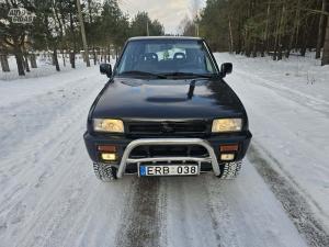 Nissan Terrano 1994 in Vilnius, with an engine capacity of 2.40 L and mileage of 240 thousand km for 2350 €, photo 4 on AUTOMOTO.COM.LV