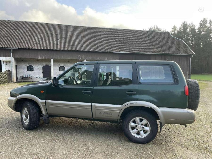 Green Nissan Terrano 1999 in Silute, with an engine capacity of 2.66 L and mileage of 331 thousand km for 2900 €, photo 3 on AUTOMOTO.COM.LV