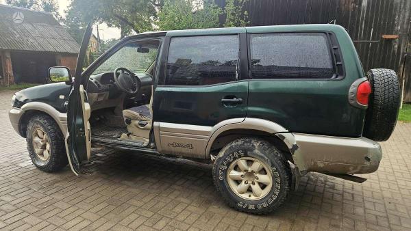 Green Nissan Terrano 2001 in Marijampole, with an engine capacity of 2.66 L and mileage of 180 thousand km for 1450 €, photo 2 on AUTOMOTO.COM.LV
