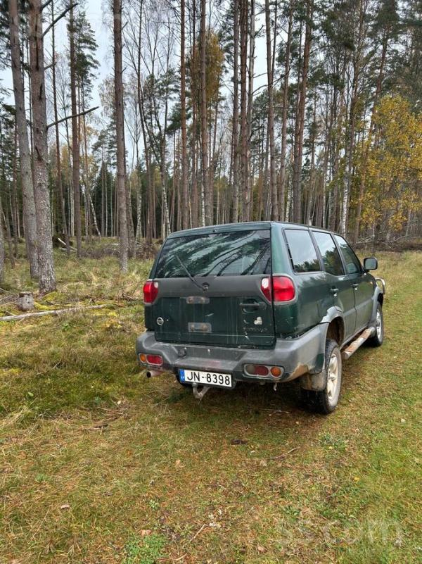 Green Nissan Terrano 2004 in Cesis, with an engine capacity of 3.00 L and mileage of 305 thousand km for 3000 €, photo 4 on AUTOMOTO.COM.LV