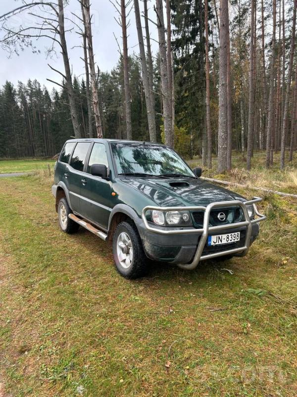 Green Nissan Terrano 2004 in Cesis, with an engine capacity of 3.00 L and mileage of 305 thousand km for 3000 €, photo 7 on AUTOMOTO.COM.LV