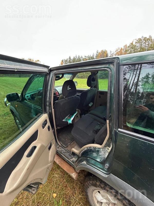 Green Nissan Terrano 2004 in Cesis, with an engine capacity of 3.00 L and mileage of 305 thousand km for 3000 €, photo 8 on AUTOMOTO.COM.LV
