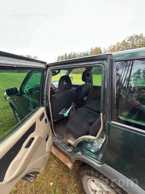 Green Nissan Terrano 2004 in Cesis, with an engine capacity of 3.00 L and mileage of 305 thousand km for 3000 €, photo 8 on AUTOMOTO.COM.LV