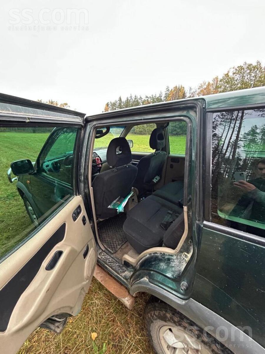 Green Nissan Terrano 2004 in Cesis, with an engine capacity of 3.00 L and mileage of 305 thousand km for 3000 €, photo 8 on AUTOMOTO.COM.LV