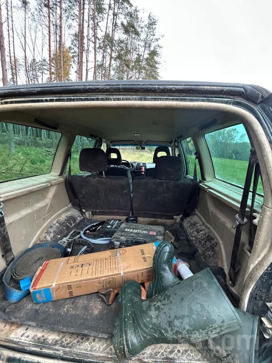 Green Nissan Terrano 2004 in Cesis, with an engine capacity of 3.00 L and mileage of 305 thousand km for 3000 €, photo 10 on AUTOMOTO.COM.LV