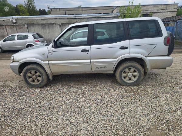 Grey Nissan Terrano 2002 in Vilnius, with an engine capacity of 2.66 L and mileage of 423 thousand km for 1100 €, photo 7 on AUTOMOTO.COM.LV