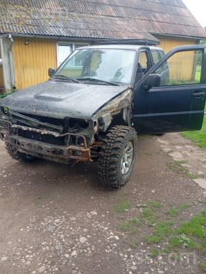 Черный Ниссан Terrano II 1995 в Резекне, объемом двигателя 2.40 л и пробегом 251 тыс. км за 700 €, фото 4 на AUTOMOTO.COM.LV