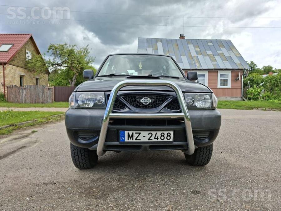 Черный Ниссан Terrano II 2000 в Краслава, объемом двигателя 2.70 л и пробегом 338 тыс. км за 1100 €, фото 1 на AUTOMOTO.COM.LV