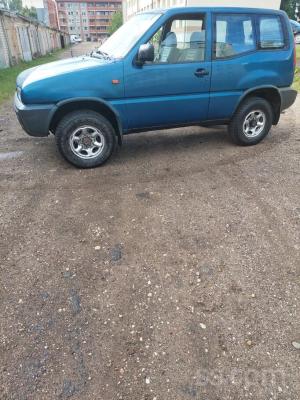 Zaļš Nissan Terrano II 1994 Valmiera, ar dzinēja tilpumu 2.70 L un nobraukumu 210 tūkst. km par 2000 €, foto  vietnē AUTOMOTO.COM.LV