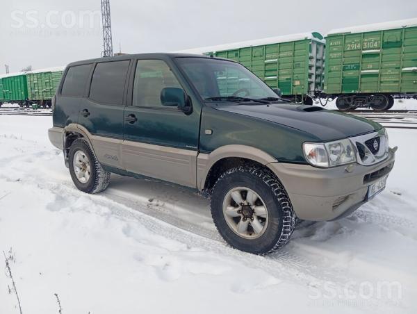 Green Nissan Terrano II 2001 in Rezekne, with an engine capacity of 2.70 L and mileage of 238 thousand km for 1340 €, photo 5 on AUTOMOTO.COM.LV