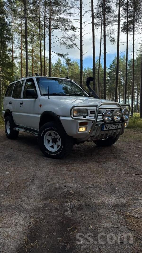 Белый Ниссан Terrano II 1993 в Талси, объемом двигателя 2.70 л и пробегом 0 тыс. км за 4299 €, фото 3 на AUTOMOTO.COM.LV