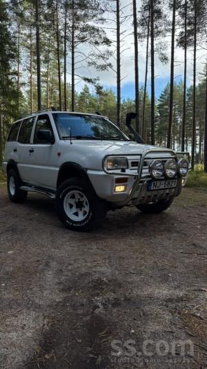 Белый Ниссан Terrano II 1993 в Талси, объемом двигателя 2.70 л и пробегом 0 тыс. км за 4299 €, фото 3 на AUTOMOTO.COM.LV