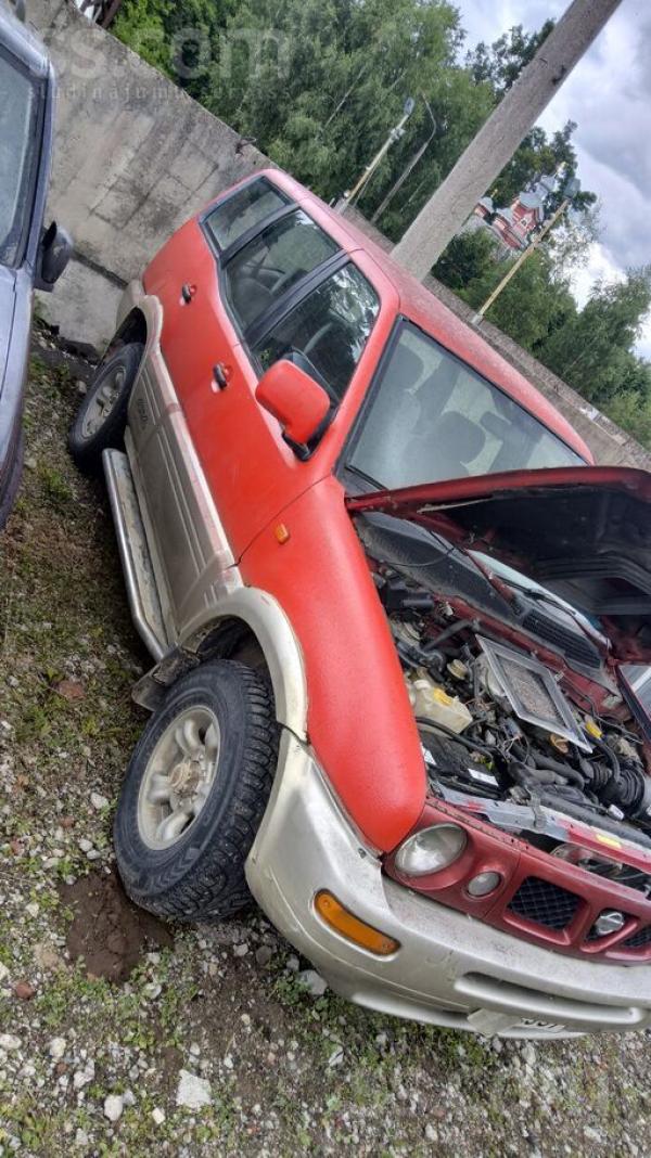 Red Nissan Terrano 1996 in Daugavpils, with an engine capacity of 2.70 L and mileage of 358 thousand km for 1200 €, photo 3 on AUTOMOTO.COM.LV