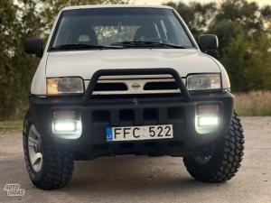 Balts Nissan Terrano 1994 Viļņa, ar dzinēja tilpumu 2.70 L un nobraukumu 311 tūkst. km par 2650 €, foto  vietnē AUTOMOTO.COM.LV