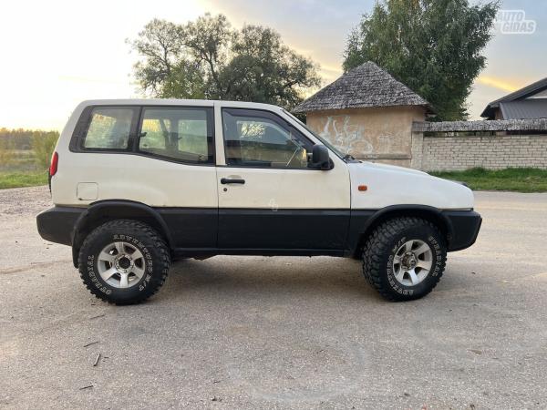 Nissan Terrano 1994 Viļņa vietnē Balts Nissan Terrano 1994 Viļņa, ar dzinēja tilpumu 2.70 L un nobraukumu 311 tūkst. km par 2650 €, foto 4 vietnē AUTOMOTO.COM.LV