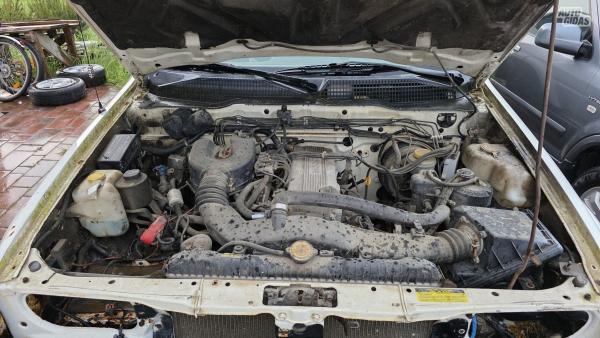 Balts Nissan Terrano 1995 Plungė, ar dzinēja tilpumu 2.40 L un nobraukumu 230 tūkst. km par 1000 €, foto 8 vietnē AUTOMOTO.COM.LV