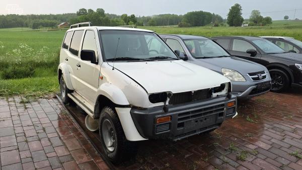 White Nissan Terrano 1995 in Plunge, with an engine capacity of 2.40 L and mileage of 230 thousand km for 1000 €, photo 1 on AUTOMOTO.COM.LV