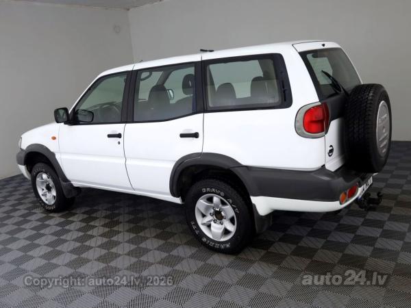 White Nissan Terrano 2004 in Tallinn, with an engine capacity of 2.70 L and mileage of 299 thousand km for 2499 €, photo 4 on AUTOMOTO.COM.LV