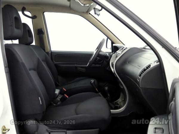 White Nissan Terrano 2004 in Tallinn, with an engine capacity of 2.70 L and mileage of 299 thousand km for 2499 €, photo 6 on AUTOMOTO.COM.LV