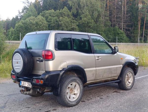 Dzeltens Nissan Terrano 2002 Nemenčinė, ar dzinēja tilpumu 2.95 L un nobraukumu 149 tūkst. km par 2400 €, foto 4 vietnē AUTOMOTO.COM.LV