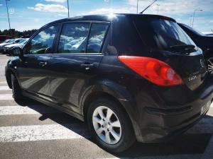 Melns Nissan TIIDA 2008 Viļņa, ar dzinēja tilpumu 1.46 L un nobraukumu 215 tūkst. km par 2550 €, foto  vietnē AUTOMOTO.COM.LV