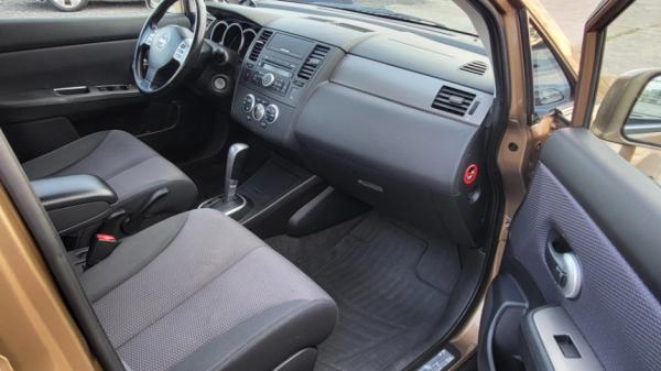 Brown Nissan TIIDA 2008 in Riga, with an engine capacity of 1.60 L and mileage of 156 thousand km for 2750 €, photo 9 on AUTOMOTO.COM.LV