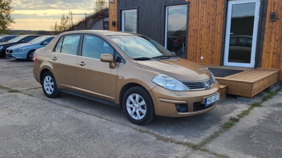 Brown Nissan TIIDA 2008 in Riga, with an engine capacity of 1.60 L and mileage of 156 thousand km for 2750 €, photo 1 on AUTOMOTO.COM.LV