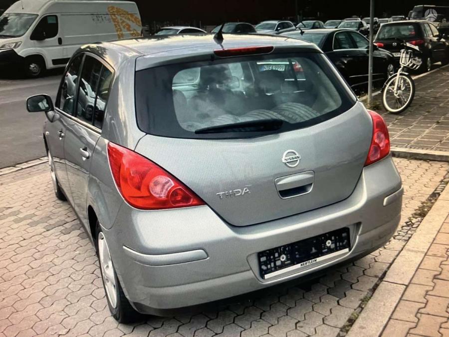 Grey Nissan TIIDA 2008 in Prienai, with an engine capacity of 1.80 L and mileage of 171 thousand km for 1999 €, photo 6 on AUTOMOTO.COM.LV