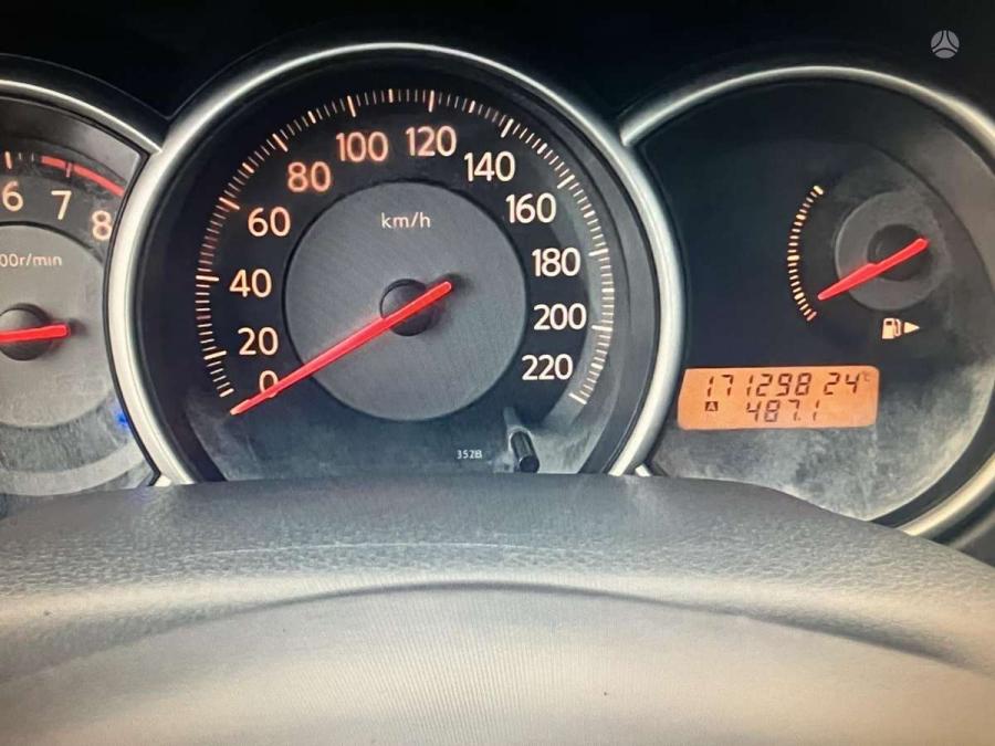 Grey Nissan TIIDA 2008 in Prienai, with an engine capacity of 1.80 L and mileage of 171 thousand km for 1999 €, photo 14 on AUTOMOTO.COM.LV