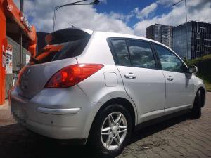 Grey Nissan TIIDA 2009 in Vilnius, with an engine capacity of 1.60 L and mileage of 144 thousand km for 3448 €, photo  on AUTOMOTO.COM.LV