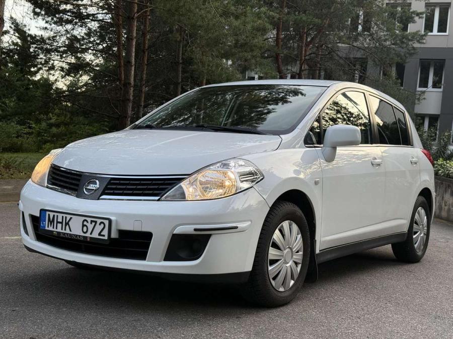 Balts Nissan TIIDA 2008 Viļņa, ar dzinēja tilpumu 1.60 L un nobraukumu 300 tūkst. km par 1799 €, foto 1 vietnē AUTOMOTO.COM.LV
