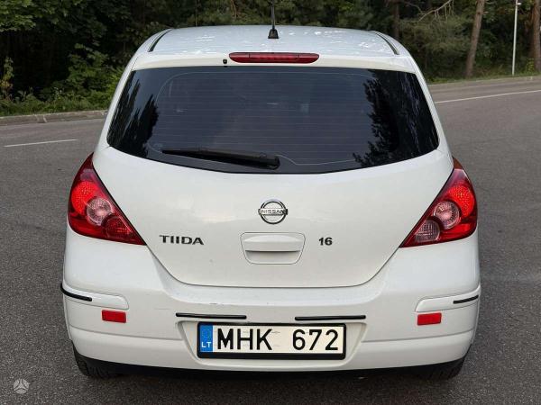 White Nissan TIIDA 2008 in Vilnius, with an engine capacity of 1.60 L and mileage of 300 thousand km for 1799 €, photo 4 on AUTOMOTO.COM.LV