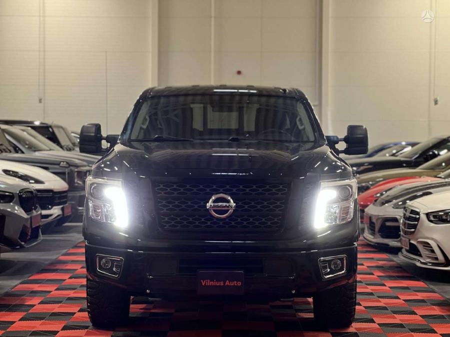 Melns Nissan Titan 2019 Viļņa, ar dzinēja tilpumu 4.98 L un nobraukumu 331 tūkst. km par 21990 €, foto 2 vietnē AUTOMOTO.COM.LV